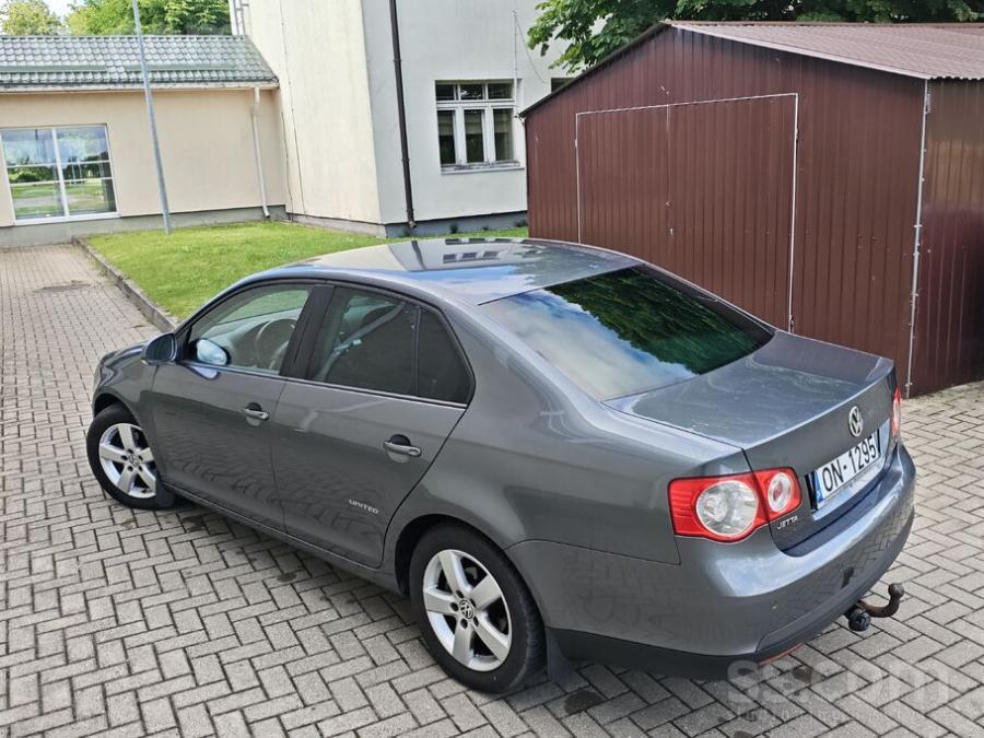 Pelēks Volkswagen Jetta 2009 Rēzekne, ar dzinēja tilpumu 1.90 L un nobraukumu 239 tūkst. km par 3490 €, foto 7 vietnē AUTOMOTO.COM.LV