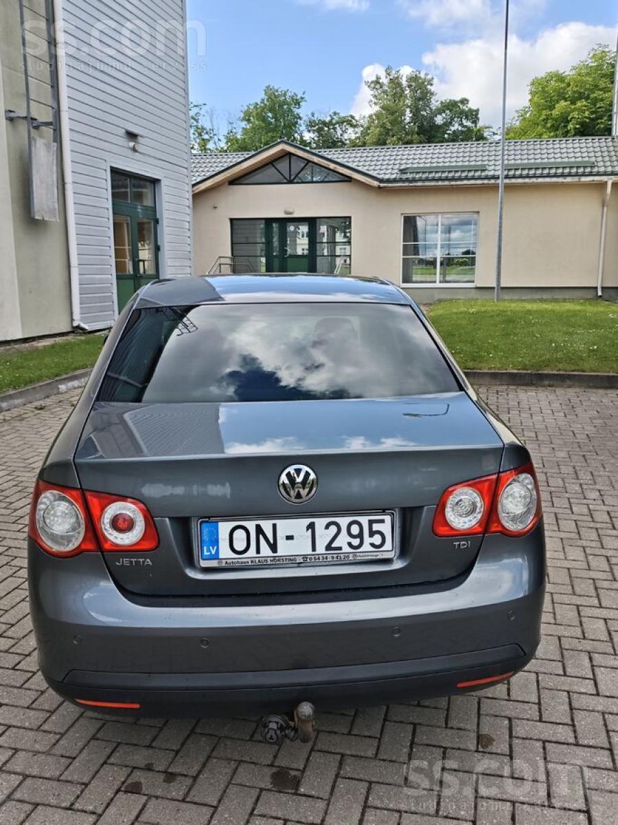 Pelēks Volkswagen Jetta 2009 Rēzekne, ar dzinēja tilpumu 1.90 L un nobraukumu 239 tūkst. km par 3490 €, foto 8 vietnē AUTOMOTO.COM.LV