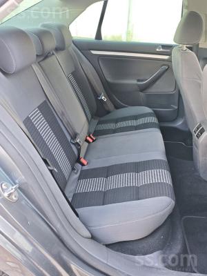 Pelēks Volkswagen Jetta 2009 Rēzekne, ar dzinēja tilpumu 1.90 L un nobraukumu 239 tūkst. km par 3490 €, foto 12 vietnē AUTOMOTO.COM.LV