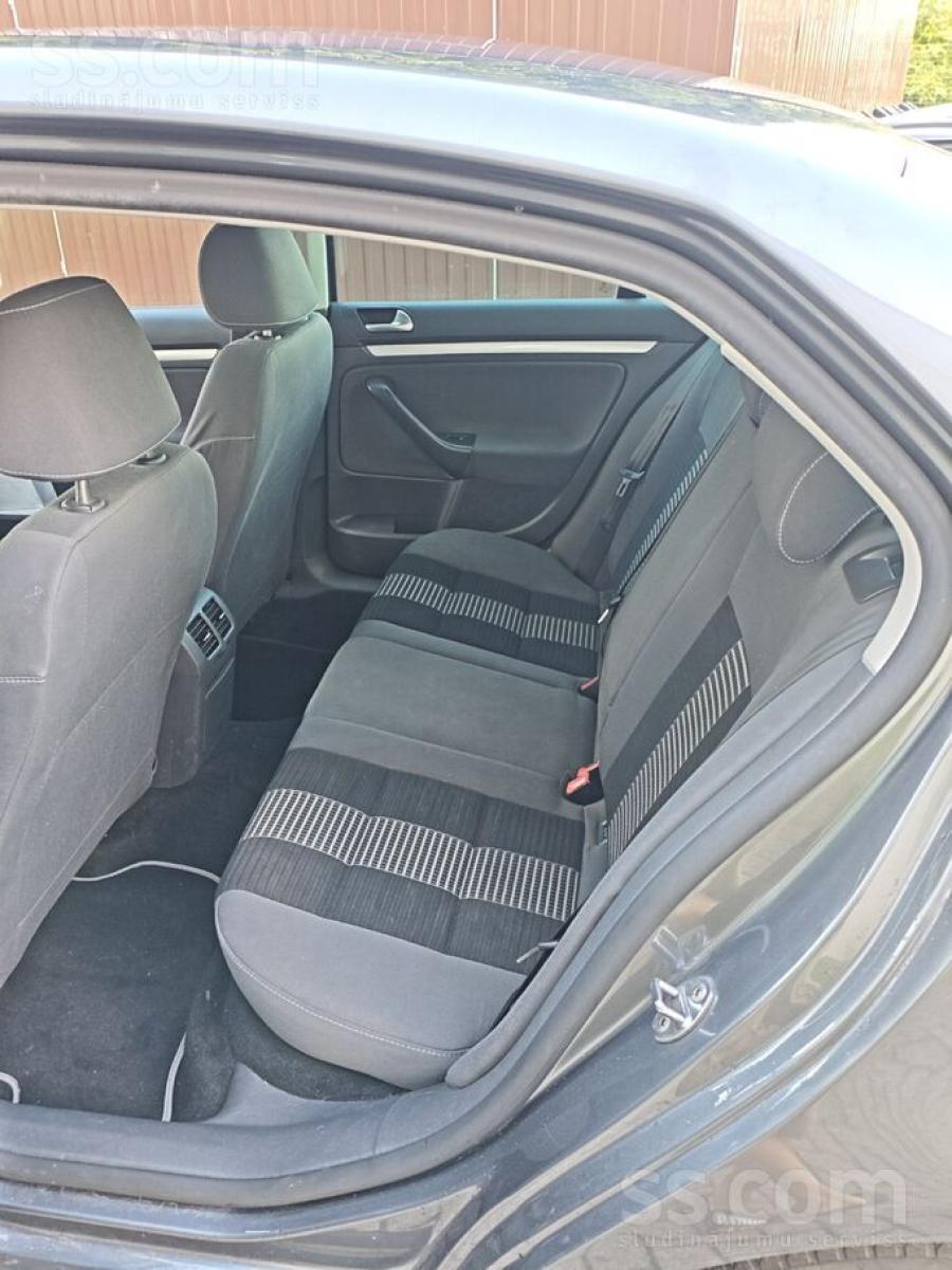 Pelēks Volkswagen Jetta 2009 Rēzekne, ar dzinēja tilpumu 1.90 L un nobraukumu 239 tūkst. km par 3490 €, foto 13 vietnē AUTOMOTO.COM.LV