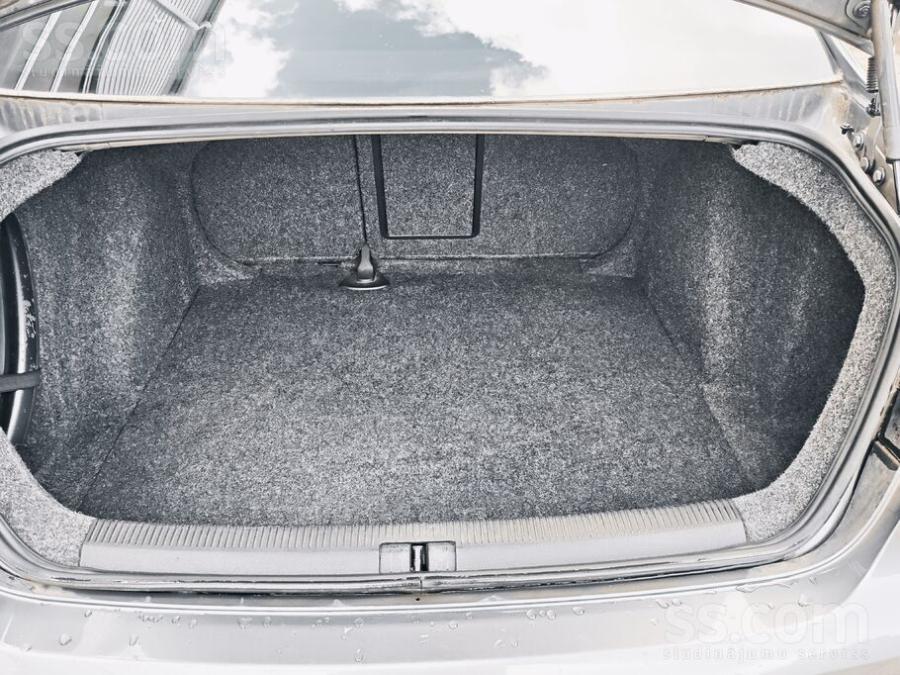 Pelēks Volkswagen Jetta 2009 Rēzekne, ar dzinēja tilpumu 1.90 L un nobraukumu 239 tūkst. km par 3490 €, foto 16 vietnē AUTOMOTO.COM.LV