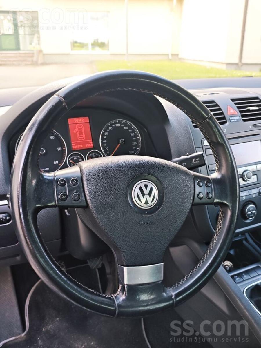 Pelēks Volkswagen Jetta 2009 Rēzekne, ar dzinēja tilpumu 1.90 L un nobraukumu 239 tūkst. km par 3490 €, foto 17 vietnē AUTOMOTO.COM.LV