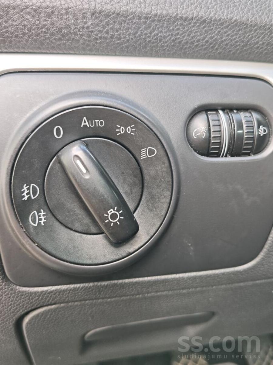 Pelēks Volkswagen Jetta 2009 Rēzekne, ar dzinēja tilpumu 1.90 L un nobraukumu 239 tūkst. km par 3490 €, foto 20 vietnē AUTOMOTO.COM.LV