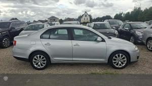 Pelēks Volkswagen Jetta 2010 Kauņa, ar dzinēja tilpumu 1.60 L un nobraukumu 225 tūkst. km par 3600 €, foto 5 vietnē AUTOMOTO.COM.LV