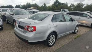Pelēks Volkswagen Jetta 2010 Kauņa, ar dzinēja tilpumu 1.60 L un nobraukumu 225 tūkst. km par 3600 €, foto 6 vietnē AUTOMOTO.COM.LV