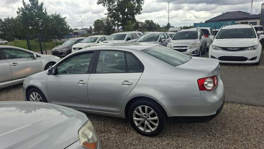 Pelēks Volkswagen Jetta 2010 Kauņa, ar dzinēja tilpumu 1.60 L un nobraukumu 225 tūkst. km par 3600 €, foto 8 vietnē AUTOMOTO.COM.LV