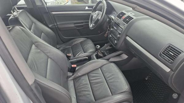 Grey Volkswagen Jetta 2010 in Kaunas, with an engine capacity of 1.60 L and mileage of 225 thousand km for 3600 €, photo 8 on AUTOMOTO.COM.LV