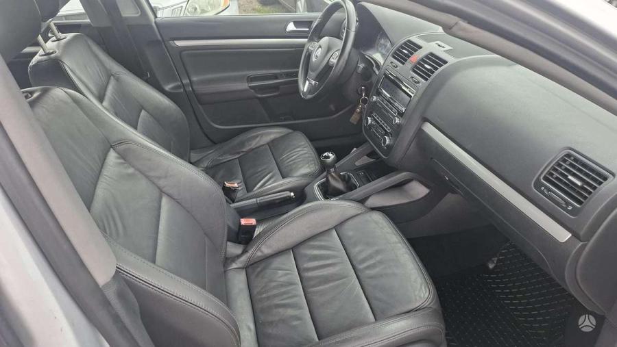 Pelēks Volkswagen Jetta 2010 Kauņa, ar dzinēja tilpumu 1.60 L un nobraukumu 225 tūkst. km par 3600 €, foto 9 vietnē AUTOMOTO.COM.LV