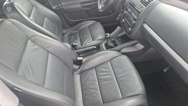 Grey Volkswagen Jetta 2010 in Kaunas, with an engine capacity of 1.60 L and mileage of 225 thousand km for 3600 €, photo 9 on AUTOMOTO.COM.LV