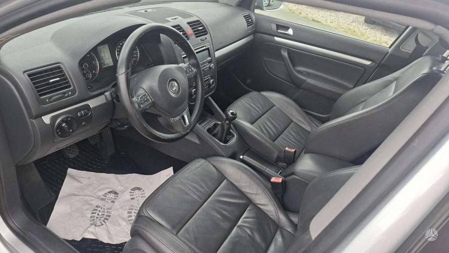 Pelēks Volkswagen Jetta 2010 Kauņa, ar dzinēja tilpumu 1.60 L un nobraukumu 225 tūkst. km par 3600 €, foto 11 vietnē AUTOMOTO.COM.LV
