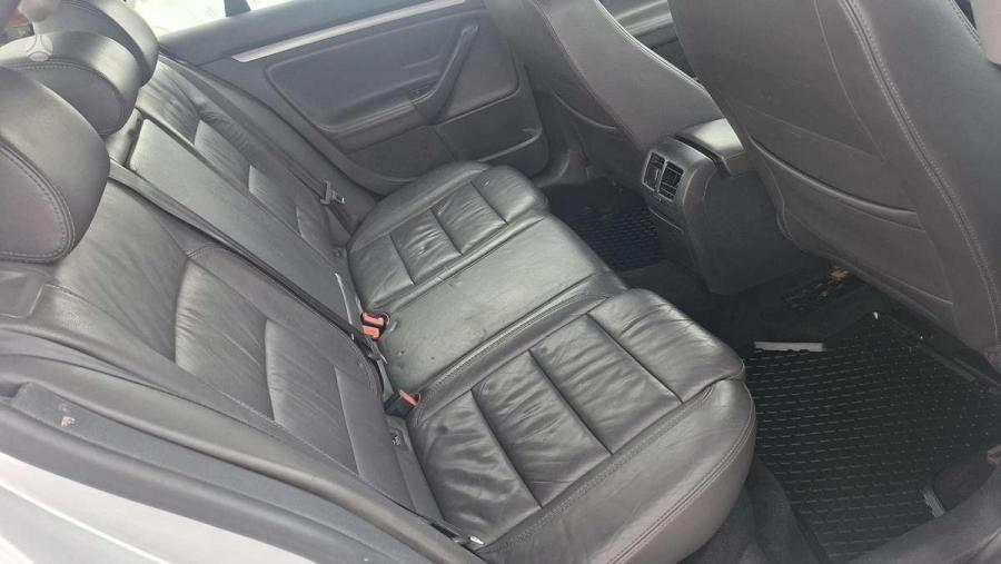 Pelēks Volkswagen Jetta 2010 Kauņa, ar dzinēja tilpumu 1.60 L un nobraukumu 225 tūkst. km par 3600 €, foto 13 vietnē AUTOMOTO.COM.LV