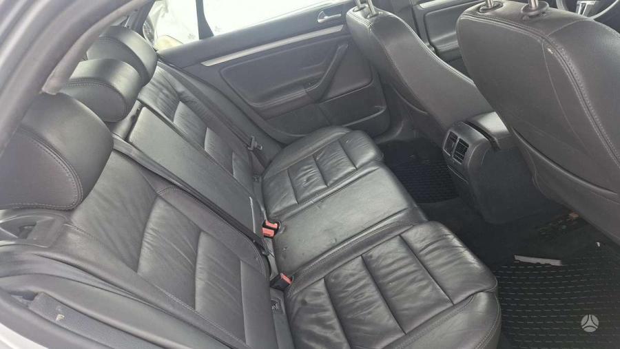 Pelēks Volkswagen Jetta 2010 Kauņa, ar dzinēja tilpumu 1.60 L un nobraukumu 225 tūkst. km par 3600 €, foto 14 vietnē AUTOMOTO.COM.LV