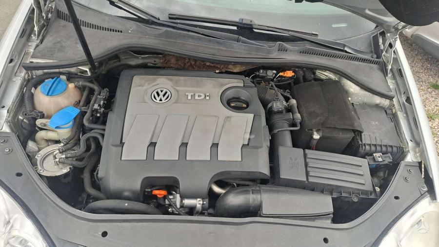Pelēks Volkswagen Jetta 2010 Kauņa, ar dzinēja tilpumu 1.60 L un nobraukumu 225 tūkst. km par 3600 €, foto 16 vietnē AUTOMOTO.COM.LV