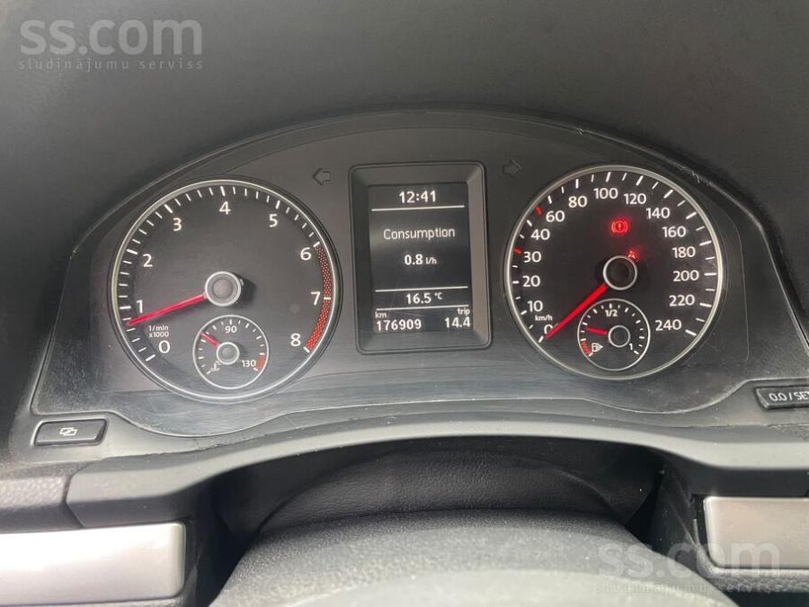 Grey Volkswagen Jetta 2010 in Riga, with an engine capacity of 1.60 L and mileage of 0 thousand km for 1999 €, photo 9 on AUTOMOTO.COM.LV