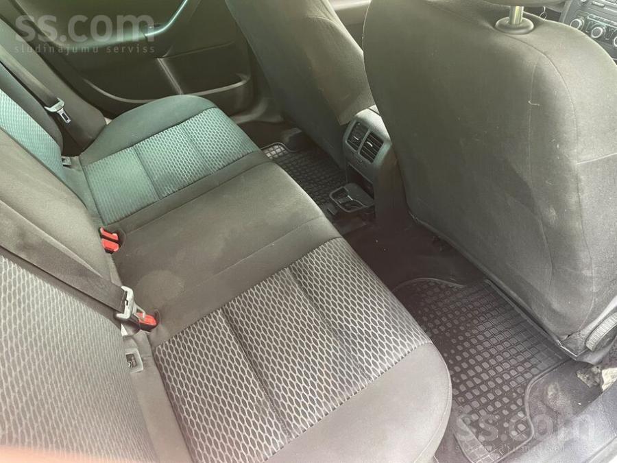 Grey Volkswagen Jetta 2010 in Riga, with an engine capacity of 1.60 L and mileage of 0 thousand km for 1999 €, photo 12 on AUTOMOTO.COM.LV