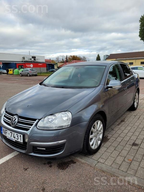 Grey Volkswagen Jetta 2010 in Liepaja, with an engine capacity of 1.60 L and mileage of 254 thousand km for 3450 €, photo 1 on AUTOMOTO.COM.LV