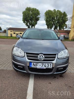 Pelēks Volkswagen Jetta 2010 Liepāja, ar dzinēja tilpumu 1.60 L un nobraukumu 254 tūkst. km par 3450 €, foto 3 vietnē AUTOMOTO.COM.LV