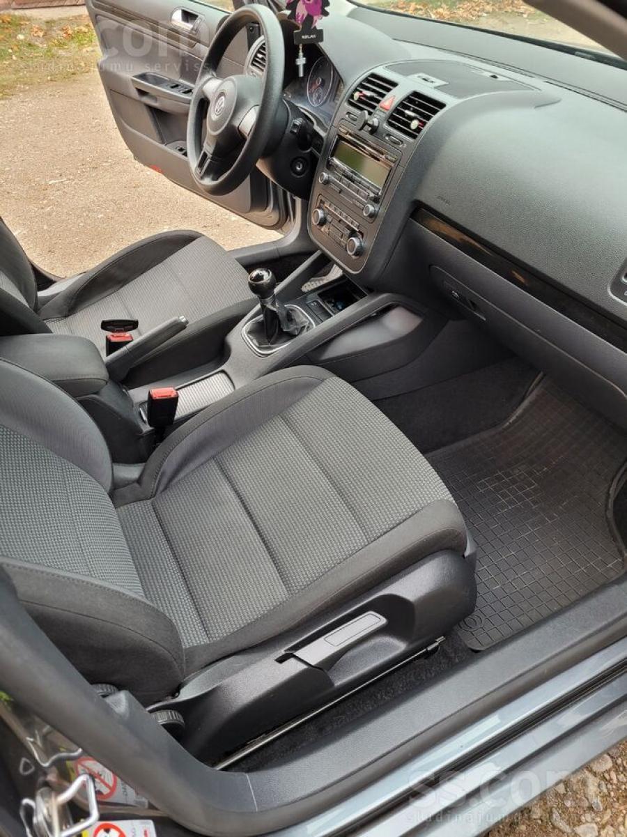 Pelēks Volkswagen Jetta 2010 Liepāja, ar dzinēja tilpumu 1.60 L un nobraukumu 254 tūkst. km par 3450 €, foto 5 vietnē AUTOMOTO.COM.LV
