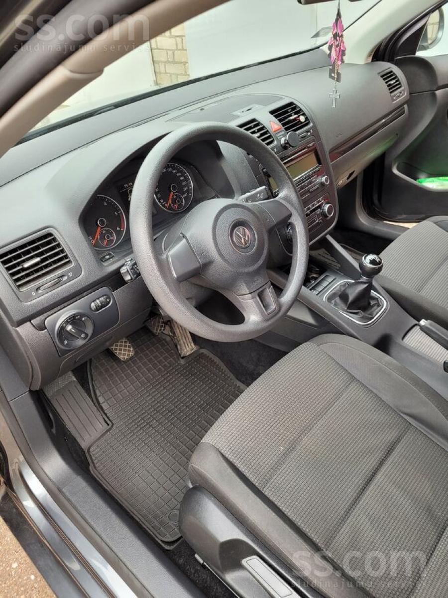 Pelēks Volkswagen Jetta 2010 Liepāja, ar dzinēja tilpumu 1.60 L un nobraukumu 254 tūkst. km par 3450 €, foto 9 vietnē AUTOMOTO.COM.LV