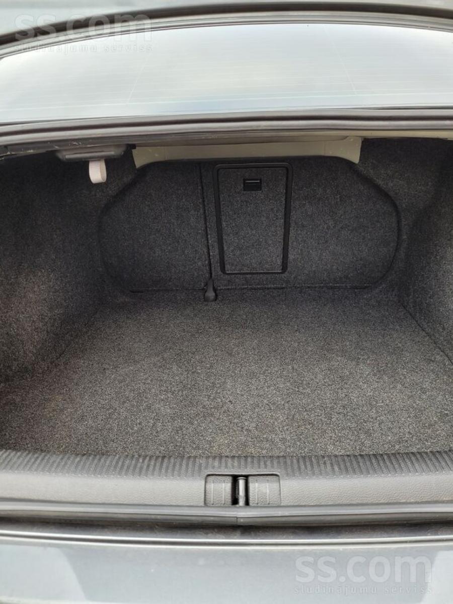Pelēks Volkswagen Jetta 2010 Liepāja, ar dzinēja tilpumu 1.60 L un nobraukumu 254 tūkst. km par 3450 €, foto 13 vietnē AUTOMOTO.COM.LV