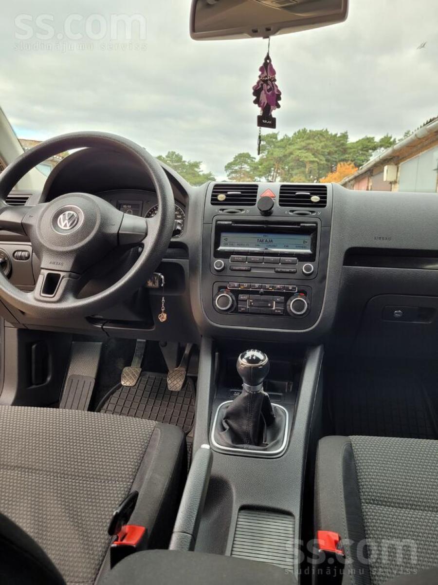 Pelēks Volkswagen Jetta 2010 Liepāja, ar dzinēja tilpumu 1.60 L un nobraukumu 254 tūkst. km par 3450 €, foto 15 vietnē AUTOMOTO.COM.LV