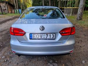 Grey Volkswagen Jetta 2011 in Prienai, with an engine capacity of 1.60 L and mileage of 281 thousand km for 4200 €, photo 9 on AUTOMOTO.COM.LV