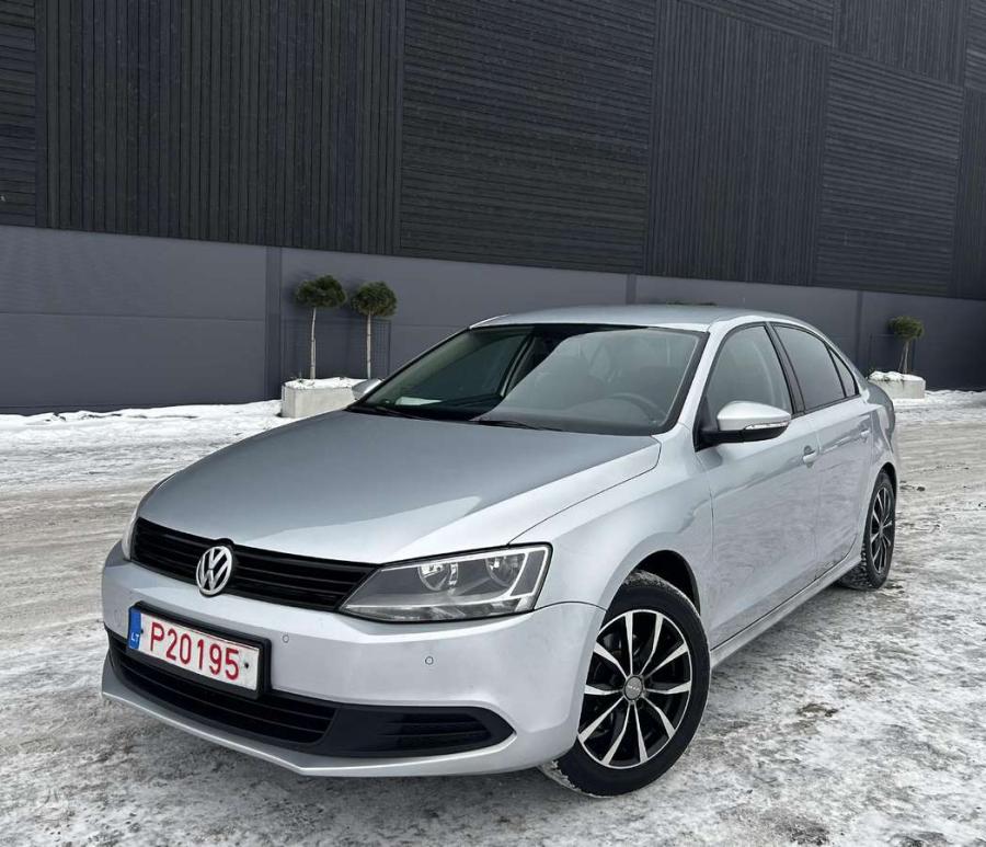 Pelēks Volkswagen Jetta 2011 Šauļi, ar dzinēja tilpumu 1.60 L un nobraukumu 314 tūkst. km par 3990 €, foto 1 vietnē AUTOMOTO.COM.LV