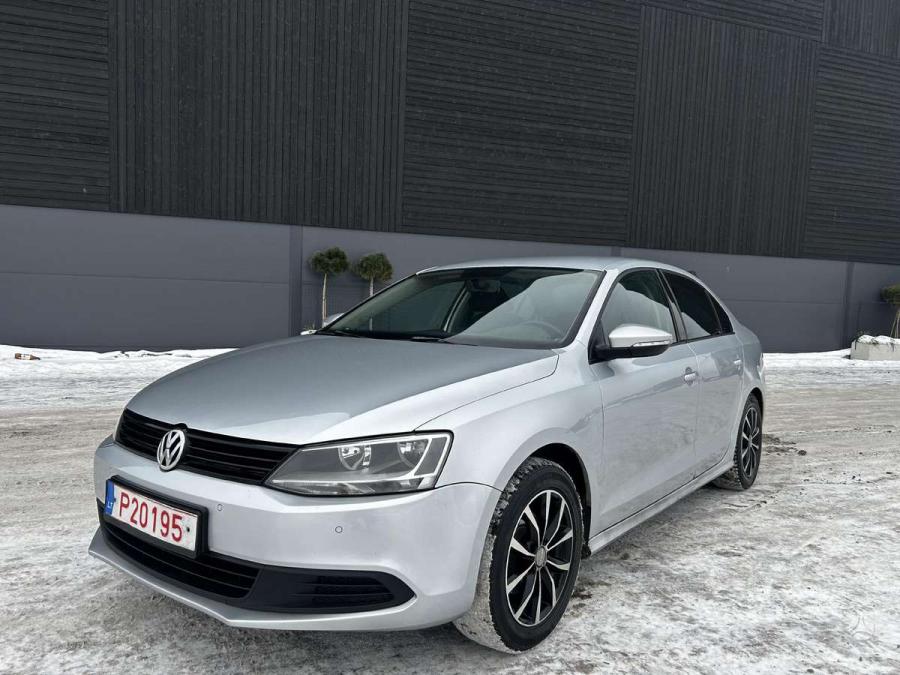 Pelēks Volkswagen Jetta 2011 Šauļi, ar dzinēja tilpumu 1.60 L un nobraukumu 314 tūkst. km par 3990 €, foto 5 vietnē AUTOMOTO.COM.LV