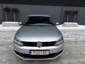 Pelēks Volkswagen Jetta 2011 Šauļi, ar dzinēja tilpumu 1.60 L un nobraukumu 314 tūkst. km par 3990 €, foto 8 vietnē AUTOMOTO.COM.LV