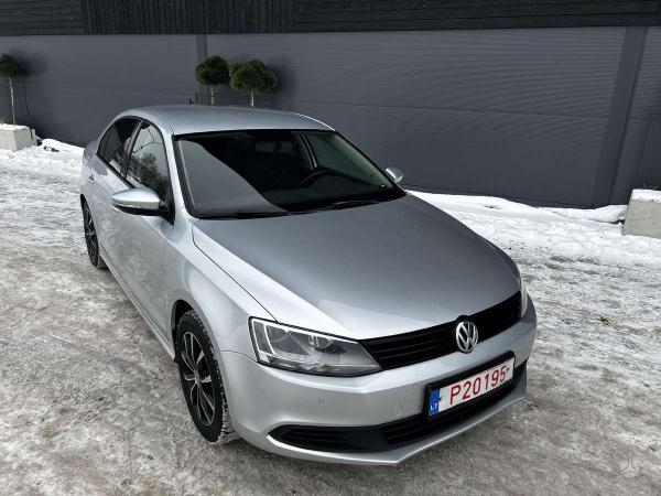 Pelēks Volkswagen Jetta 2011 Šauļi, ar dzinēja tilpumu 1.60 L un nobraukumu 314 tūkst. km par 3990 €, foto 4 vietnē AUTOMOTO.COM.LV