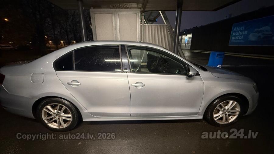 Pelēks Volkswagen Jetta 2011 Tallina, ar dzinēja tilpumu 1.40 L un nobraukumu 195 tūkst. km par 5999 €, foto 5 vietnē AUTOMOTO.COM.LV