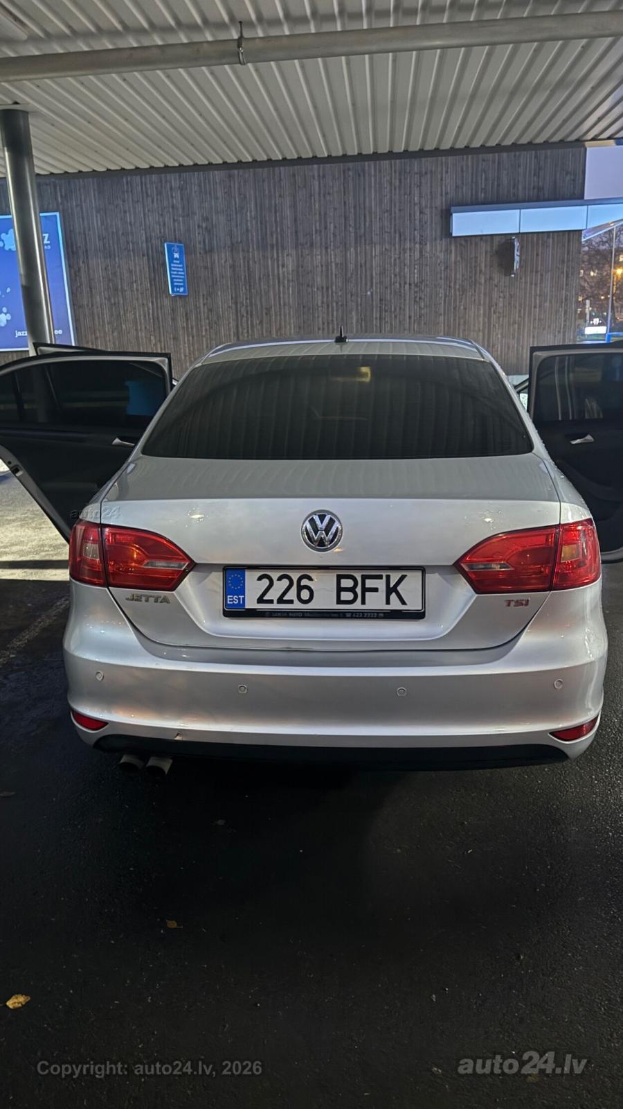 Pelēks Volkswagen Jetta 2011 Tallina, ar dzinēja tilpumu 1.40 L un nobraukumu 195 tūkst. km par 5999 €, foto 6 vietnē AUTOMOTO.COM.LV