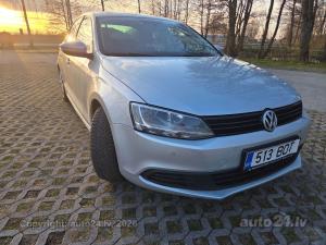 Pelēks Volkswagen Jetta 2011 Tallina, ar dzinēja tilpumu 1.20 L un nobraukumu 212 tūkst. km par 4499 €, foto  vietnē AUTOMOTO.COM.LV
