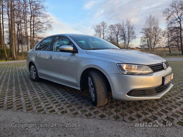 Pelēks Volkswagen Jetta 2011 Tallina, ar dzinēja tilpumu 1.20 L un nobraukumu 212 tūkst. km par 4499 €, foto 3 vietnē AUTOMOTO.COM.LV