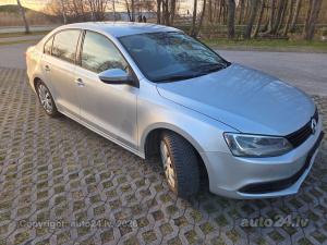 Grey Volkswagen Jetta 2011 in Tallinn, with an engine capacity of 1.20 L and mileage of 212 thousand km for 4499 €, photo 5 on AUTOMOTO.COM.LV