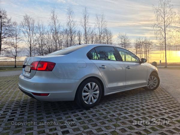 Pelēks Volkswagen Jetta 2011 Tallina, ar dzinēja tilpumu 1.20 L un nobraukumu 212 tūkst. km par 4499 €, foto 7 vietnē AUTOMOTO.COM.LV