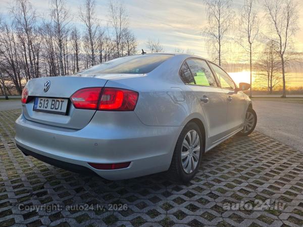 Pelēks Volkswagen Jetta 2011 Tallina, ar dzinēja tilpumu 1.20 L un nobraukumu 212 tūkst. km par 4499 €, foto 8 vietnē AUTOMOTO.COM.LV