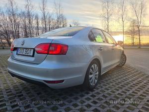 Grey Volkswagen Jetta 2011 in Tallinn, with an engine capacity of 1.20 L and mileage of 212 thousand km for 4499 €, photo 9 on AUTOMOTO.COM.LV