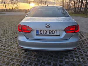Grey Volkswagen Jetta 2011 in Tallinn, with an engine capacity of 1.20 L and mileage of 212 thousand km for 4499 €, photo 10 on AUTOMOTO.COM.LV