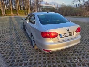 Grey Volkswagen Jetta 2011 in Tallinn, with an engine capacity of 1.20 L and mileage of 212 thousand km for 4499 €, photo 11 on AUTOMOTO.COM.LV