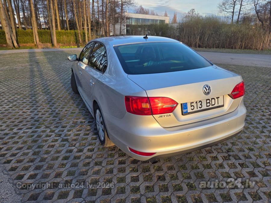 Grey Volkswagen Jetta 2011 in Tallinn, with an engine capacity of 1.20 L and mileage of 212 thousand km for 4499 €, photo 11 on AUTOMOTO.COM.LV