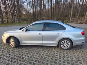 Grey Volkswagen Jetta 2011 in Tallinn, with an engine capacity of 1.20 L and mileage of 212 thousand km for 4499 €, photo 13 on AUTOMOTO.COM.LV