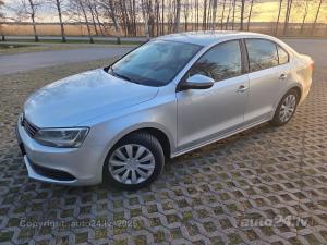 Grey Volkswagen Jetta 2011 in Tallinn, with an engine capacity of 1.20 L and mileage of 212 thousand km for 4499 €, photo 14 on AUTOMOTO.COM.LV