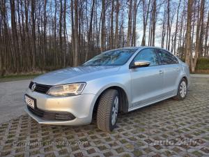 Grey Volkswagen Jetta 2011 in Tallinn, with an engine capacity of 1.20 L and mileage of 212 thousand km for 4499 €, photo 15 on AUTOMOTO.COM.LV