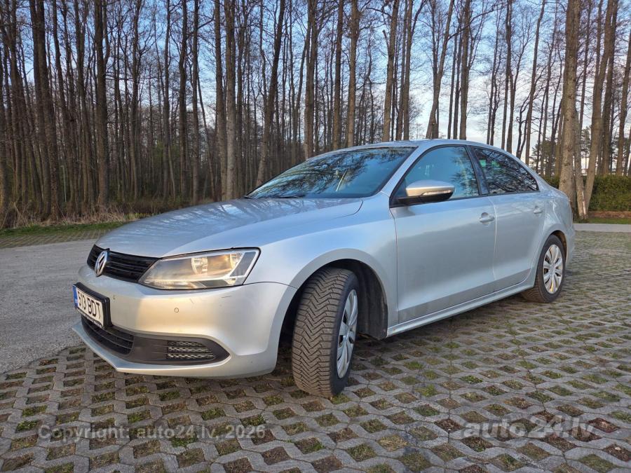 Grey Volkswagen Jetta 2011 in Tallinn, with an engine capacity of 1.20 L and mileage of 212 thousand km for 4499 €, photo 15 on AUTOMOTO.COM.LV