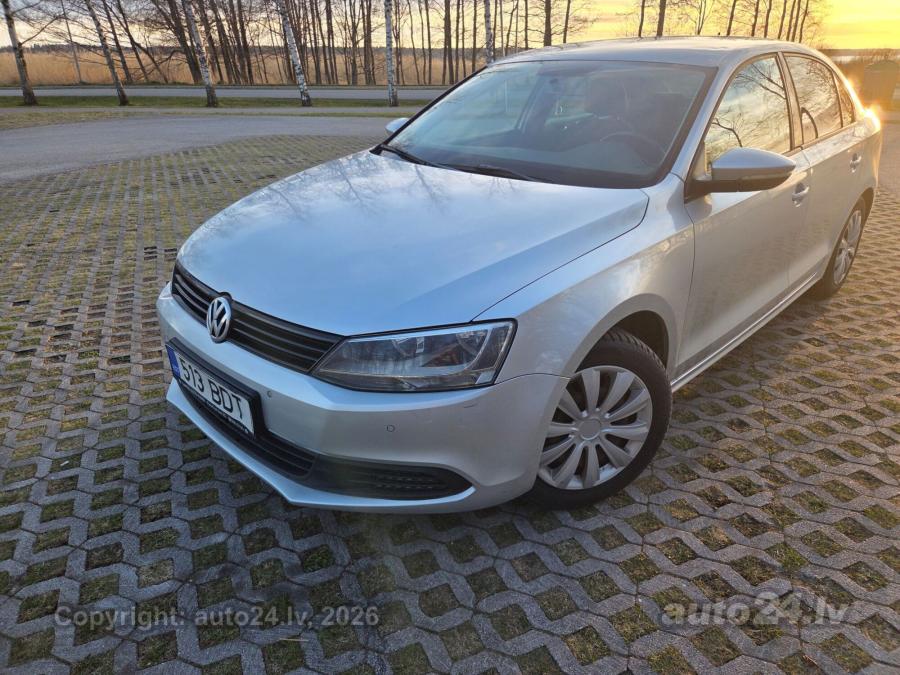 Grey Volkswagen Jetta 2011 in Tallinn, with an engine capacity of 1.20 L and mileage of 212 thousand km for 4499 €, photo 16 on AUTOMOTO.COM.LV