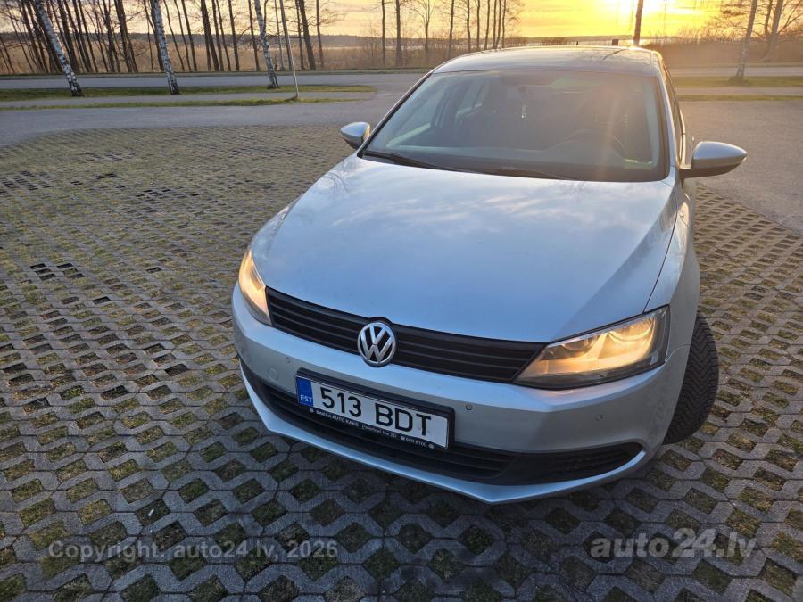 Grey Volkswagen Jetta 2011 in Tallinn, with an engine capacity of 1.20 L and mileage of 212 thousand km for 4499 €, photo 18 on AUTOMOTO.COM.LV