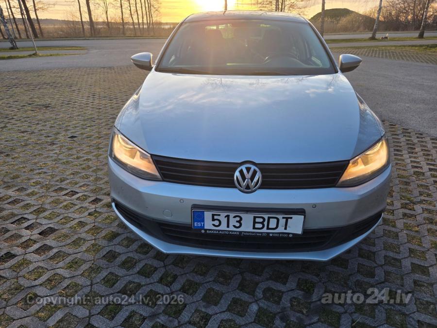 Grey Volkswagen Jetta 2011 in Tallinn, with an engine capacity of 1.20 L and mileage of 212 thousand km for 4499 €, photo 19 on AUTOMOTO.COM.LV