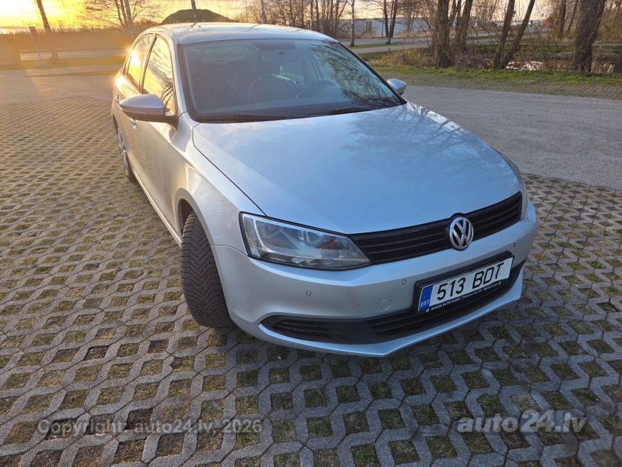 Grey Volkswagen Jetta 2011 in Tallinn, with an engine capacity of 1.20 L and mileage of 212 thousand km for 4499 €, photo 20 on AUTOMOTO.COM.LV