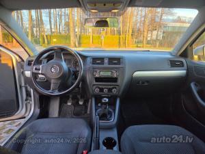 Grey Volkswagen Jetta 2011 in Tallinn, with an engine capacity of 1.20 L and mileage of 212 thousand km for 4499 €, photo 21 on AUTOMOTO.COM.LV